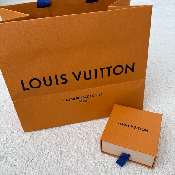 Louis Vuitton | Accessories | Louis Vuitton Signature Small Gift Box ...
